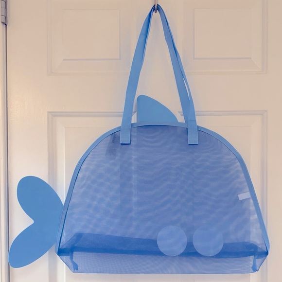 Target | Accessories | Nwt Target Bullseye Playground Large Beach Tote ...